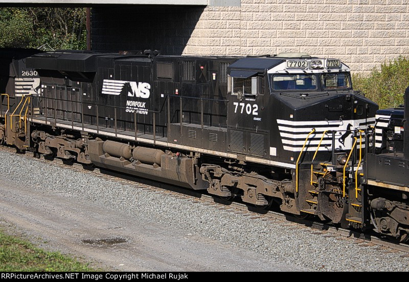 NS 7702